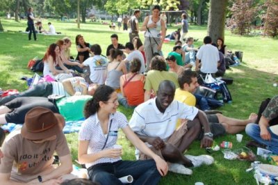 ☀ BIGGEST PICNIC: 1000 participants!!! - Polyglot club event in France ...